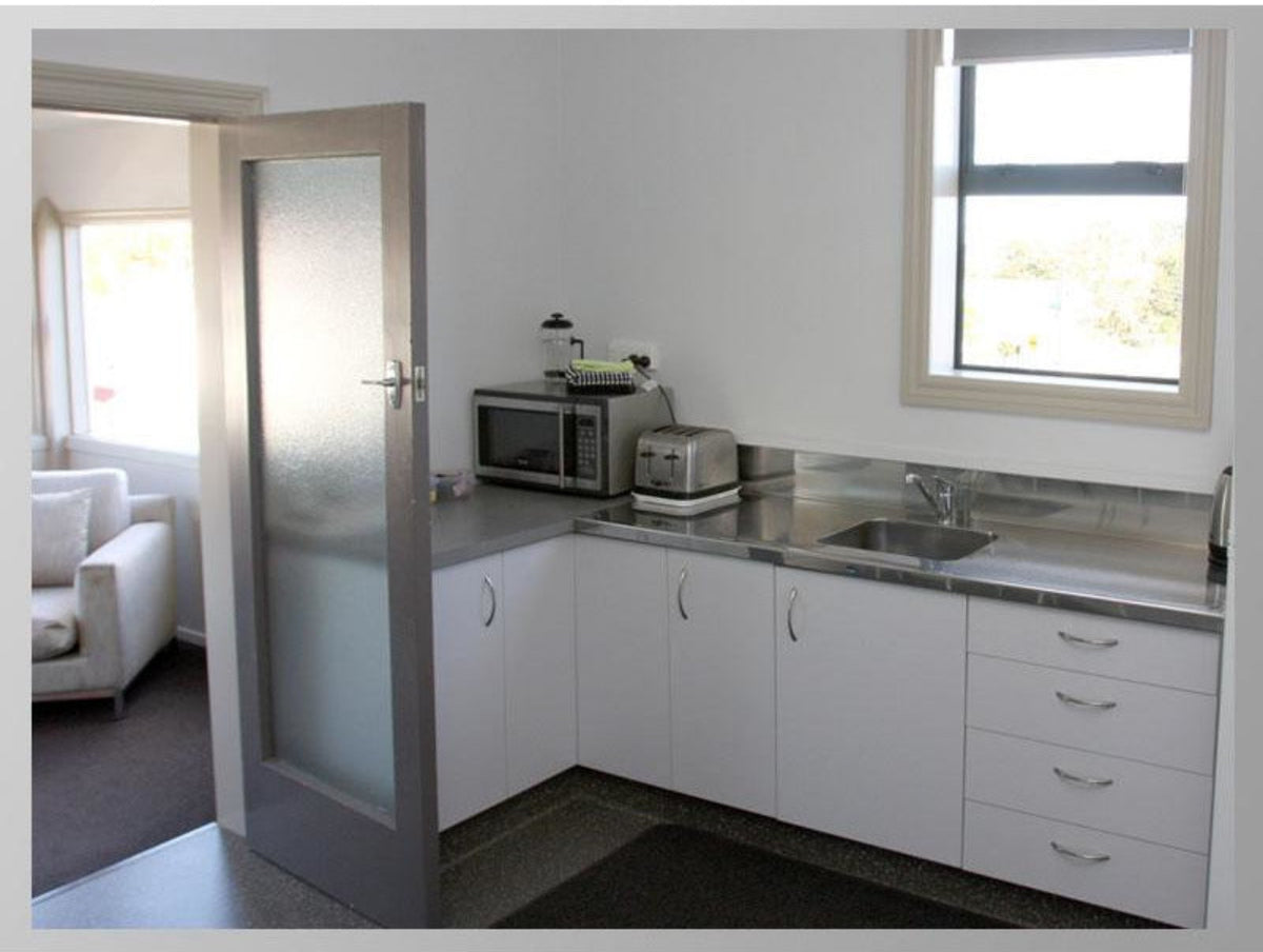 Queen Room per night – KapongaHotel